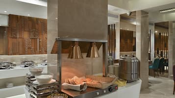 Pequeno-almoço continental diário (499 INR por pessoa)