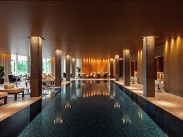 Piscina interior, piscina exterior, toldos gratuitos, espreguiçadeiras 