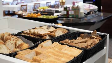 Pequeno-almoço tipo buffet diário mediante uma taxa