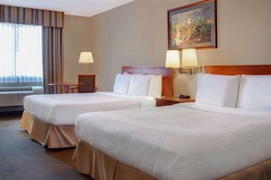 Quarto, 2 camas queen-size, não fumadores | Roupa de alta qualidade, cofre no quarto, quartos insonorizados 