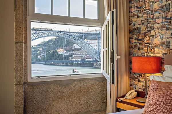 Double or Twin Room, Plaza View | Vista do quarto