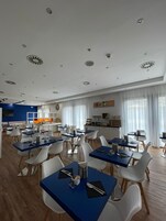 Pequeno-almoço continental diário (12 EUR por pessoa) 