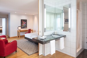 Estúdio Comfort | Casa de banho | Um secador de cabelo, toalhas fornecidas 