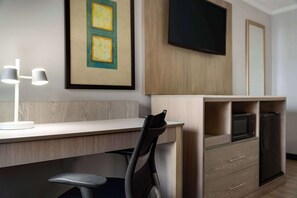 Roupa de alta qualidade, secretária, ferro/tábua de engomar 