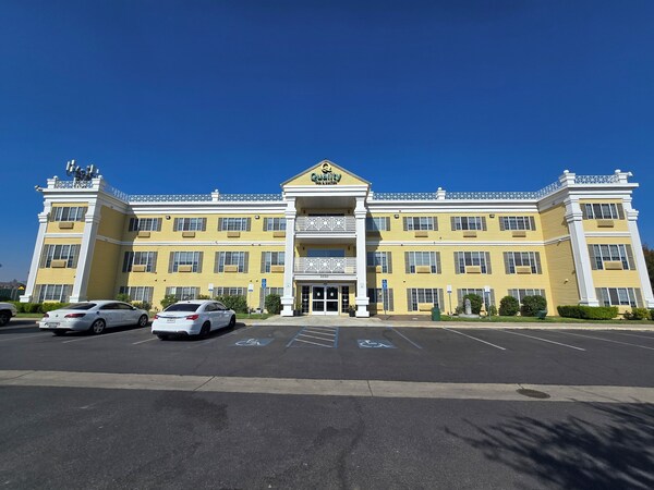 Quality Inn & Suites Tulare - Visalia, CA