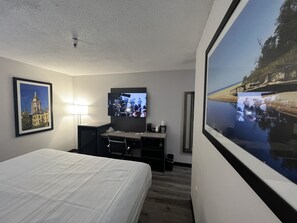 1 quarto, escrivaninha, espaço de trabalho para notebook