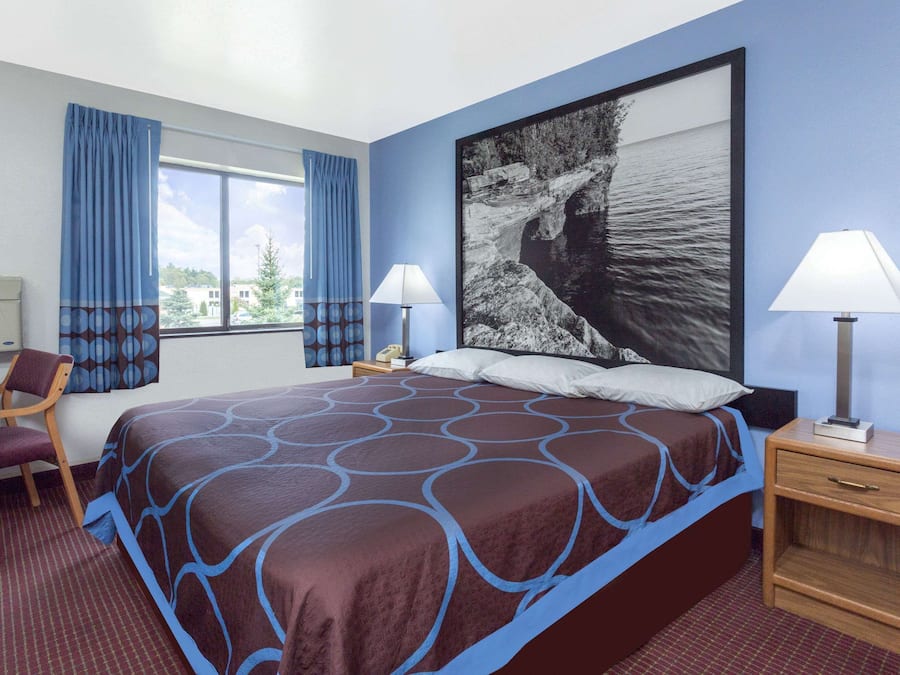 Suite, 1 cama king-size, não fumadores | Com mobília individualizada, secretária