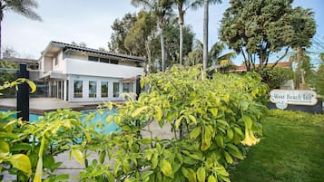 Piscina exterior, uma piscina aquecida