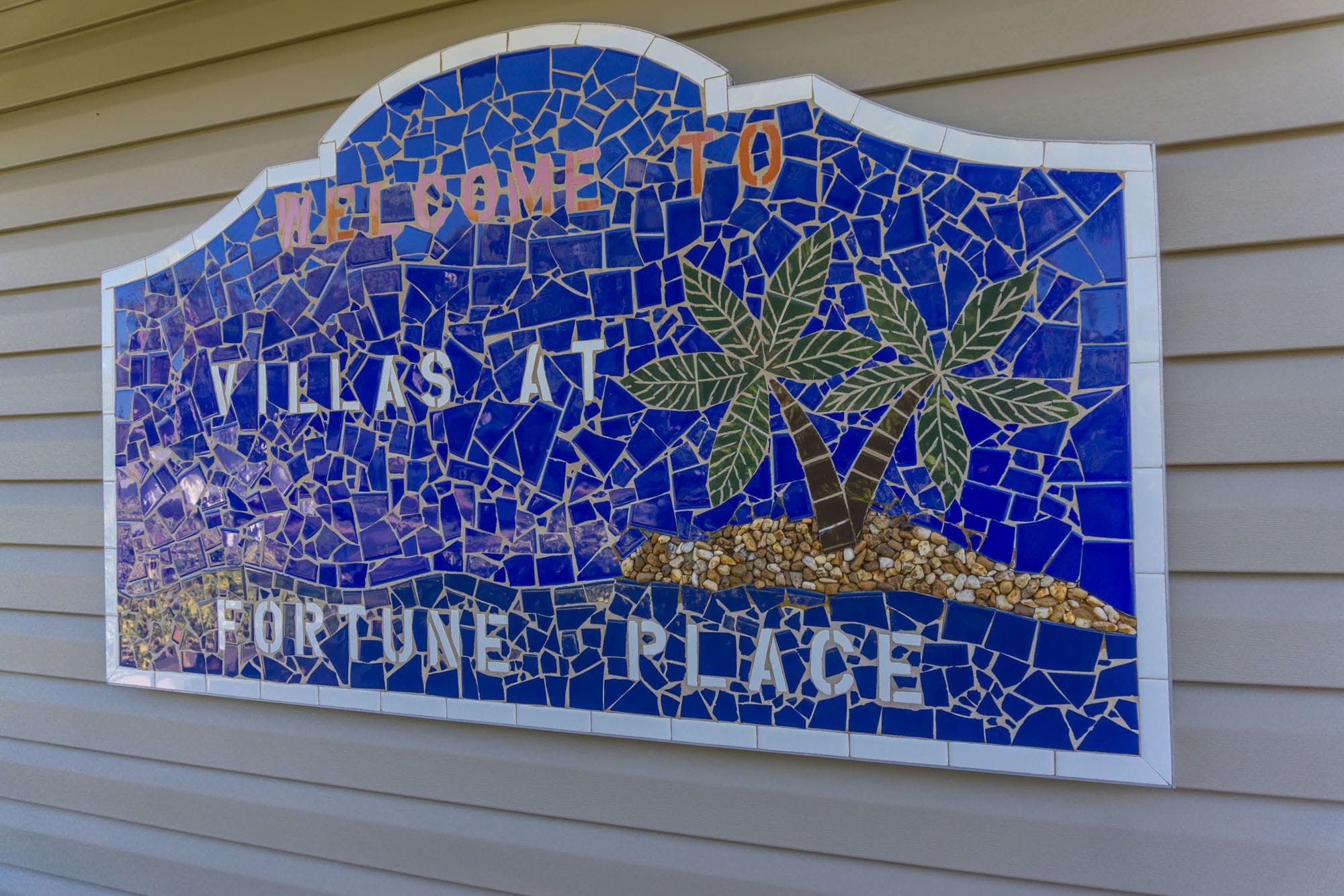 Um mosaico com o texto 'WELCOME TO VILLASAT FORTUNE PLACE'.