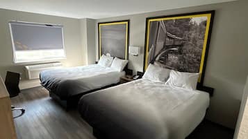 Quarto, 2 camas queen-size, não fumadores | Secretária, ferro/tábua de engomar, berços/camas para crianças grátis