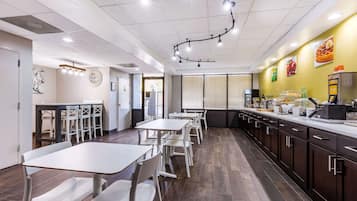 Café da manhã continental grátis todos os dias