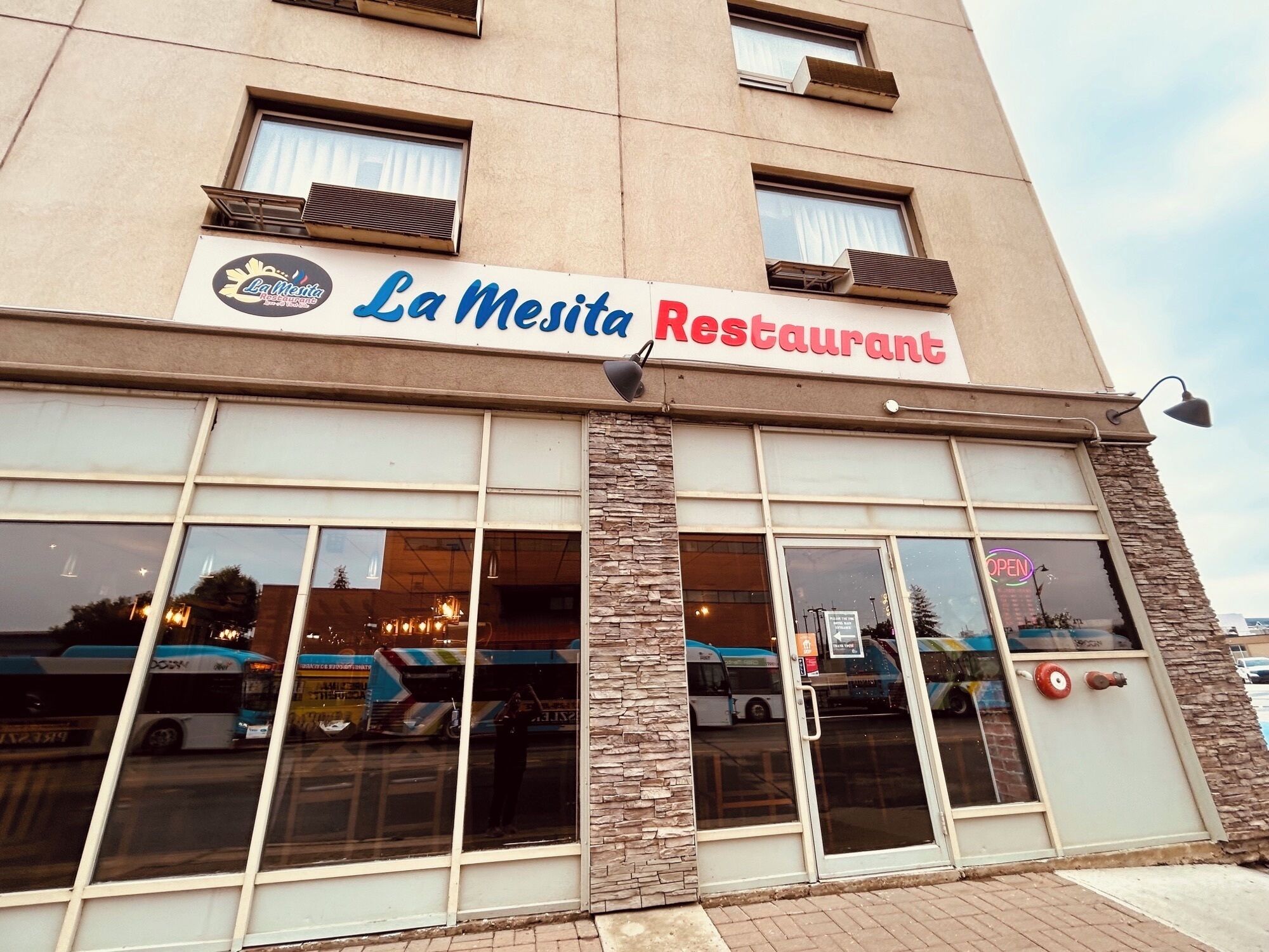 2 restaurantes, pequenos-almoços servidos, cozinha americana 