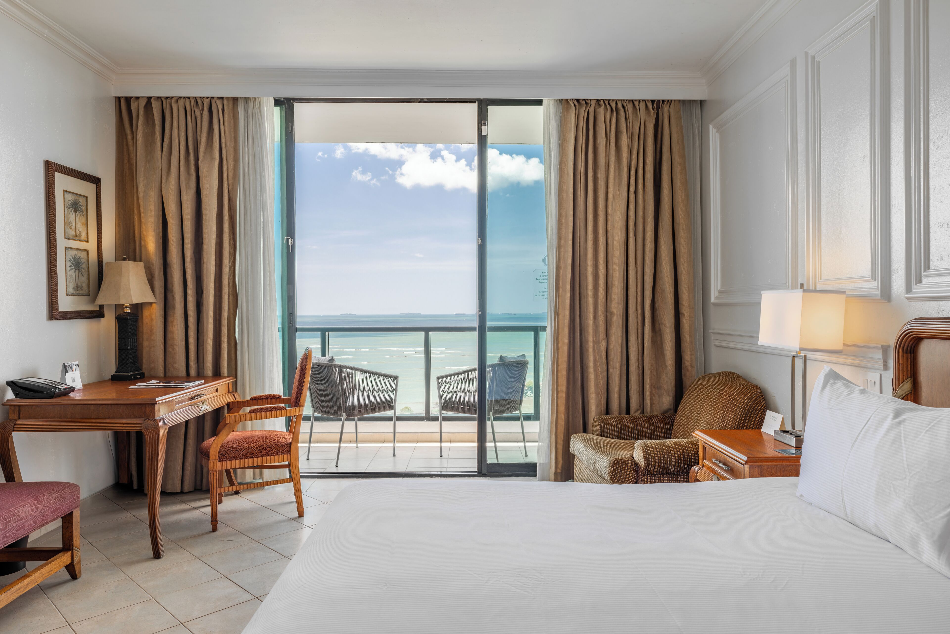 Quarto Clássico, 1 cama king-size, varanda, vista para o oceano | Lençóis de algodão egípcio, edredões de penas, minibar, cofre no quarto 