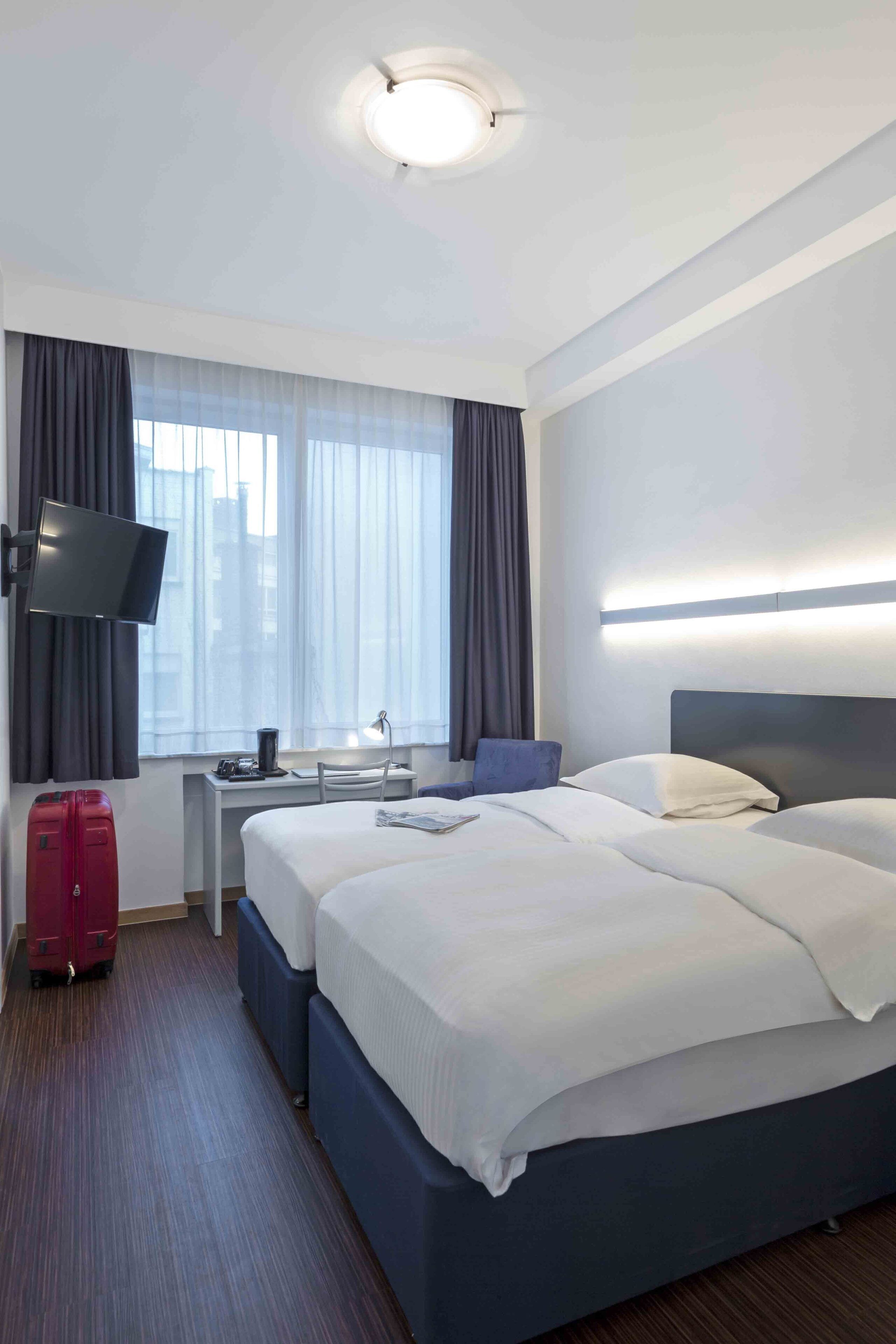 Com mobília individualizada, secretária, quartos insonorizados 