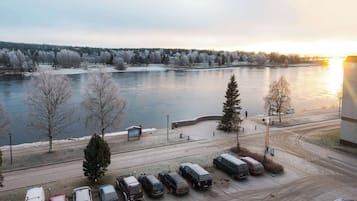 Quarto Twin Standard, varanda | Minibar, berços/camas para crianças grátis, Wi-fi grátis