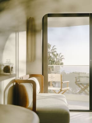 Um polibã, artigos de higiene pessoal grátis, um secador de cabelo