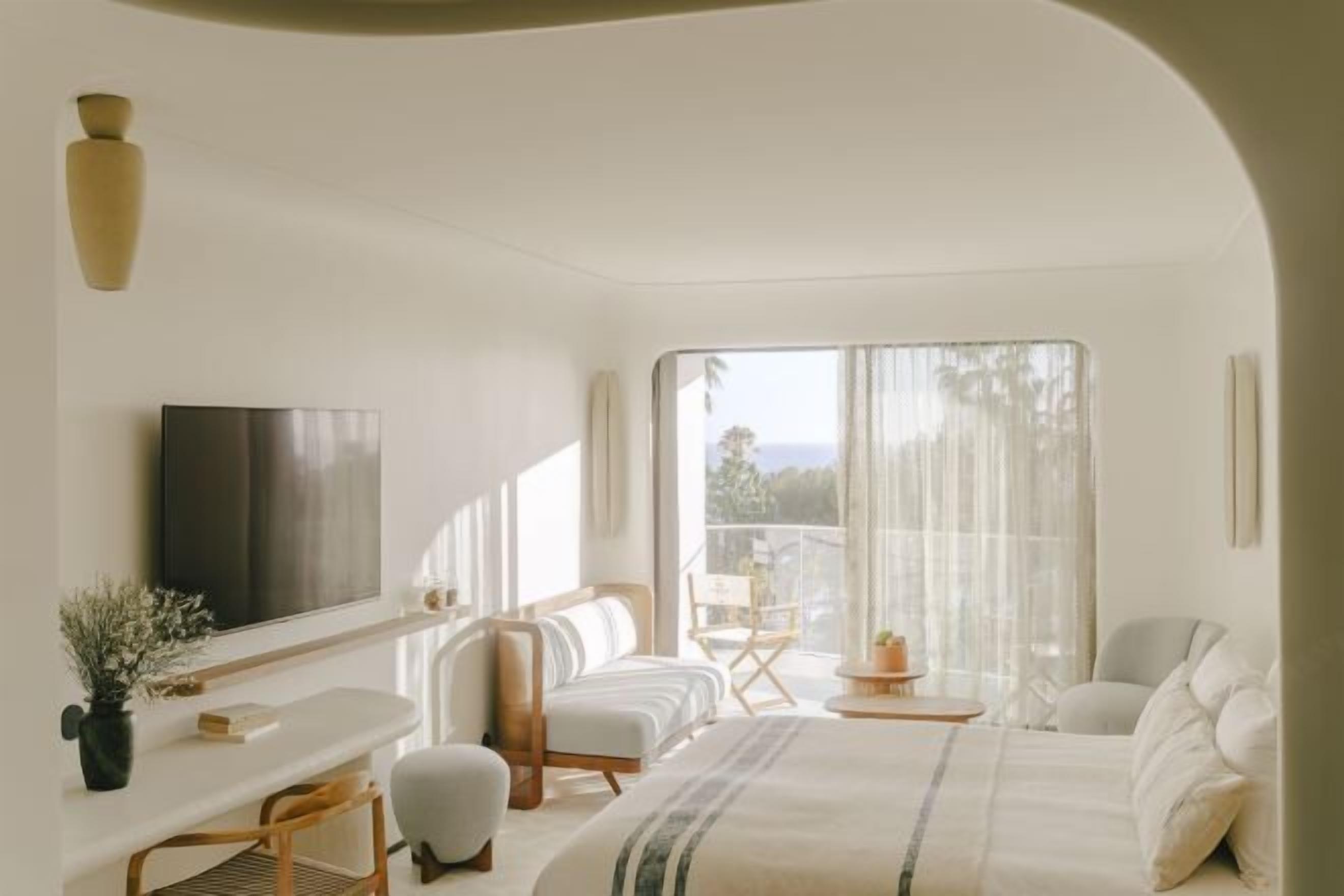 Frigobar, cofres nos quartos, quartos à prova de som, Wi-Fi de cortesia