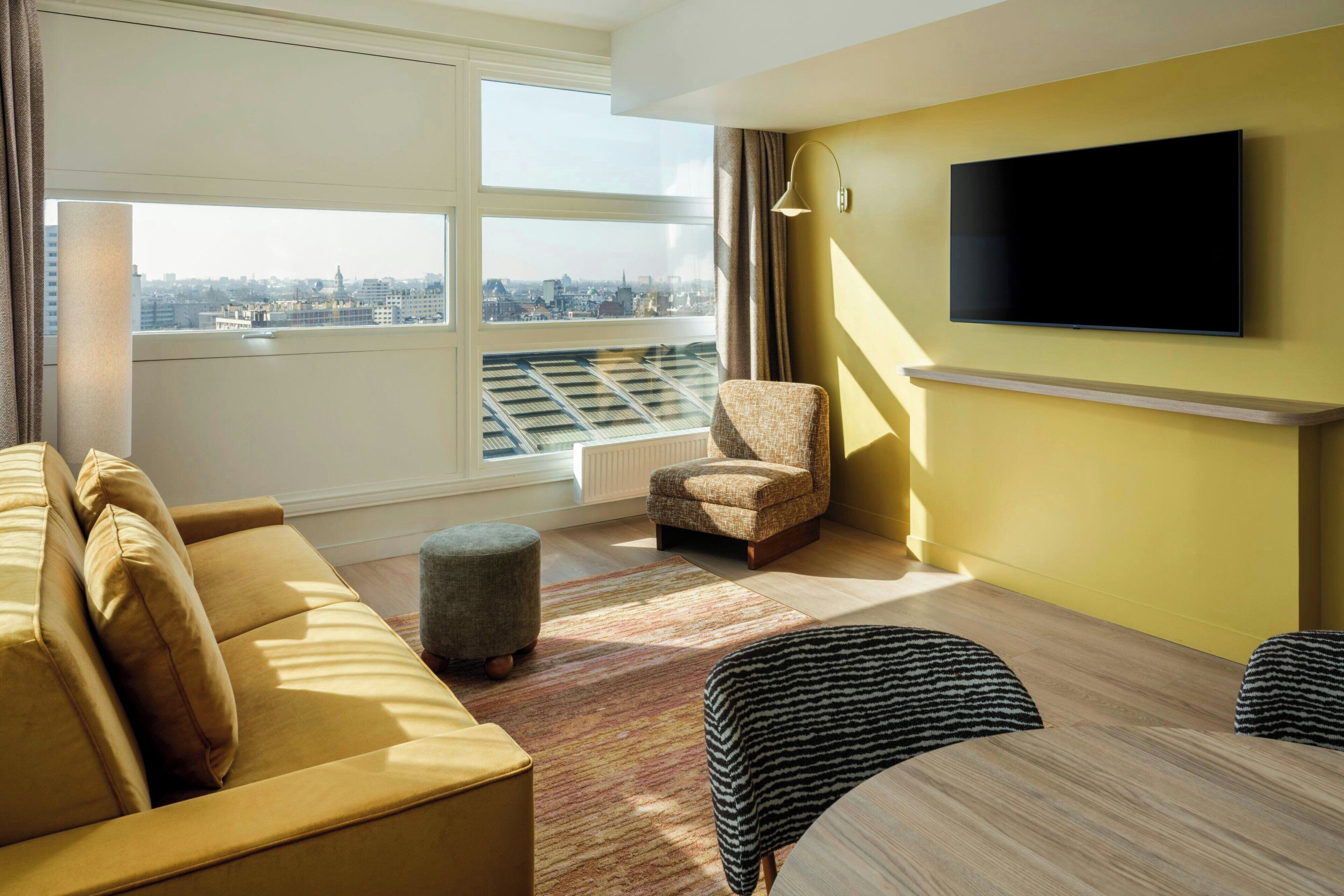 Apartamento, 1 quarto, Vista para a cidade | Sala de estar | TV de ecrã plano 