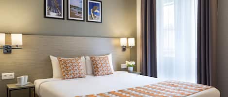 Cofres nos quartos, escrivaninha, quartos à prova de som