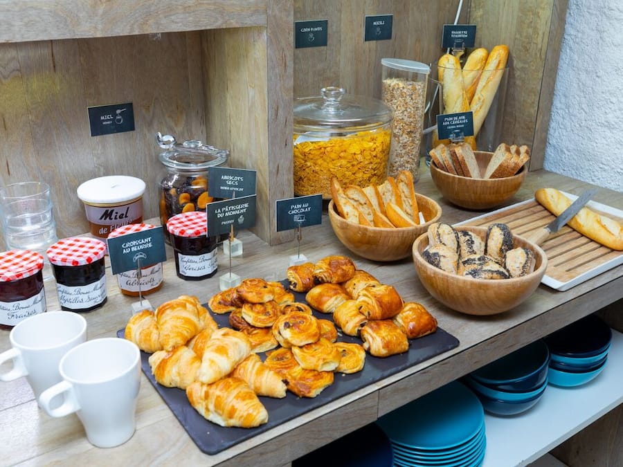 Café da manhã com buffet diário (EUR 14 por pessoa)