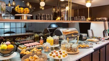 Café da manhã com buffet todos os dias (EUR 20 por pessoa)