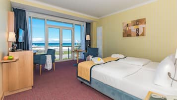 Quarto casal conforto | Roupas de cama antialérgicas, frigobar, cofres nos quartos, escrivaninha