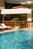 Bar à beira da piscina