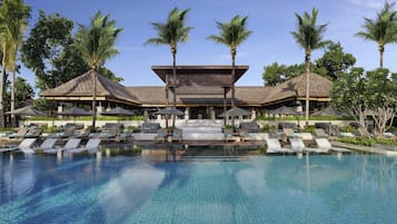 3 piscinas exteriores, da(s) 7:00 à(s) 18:00, toldos gratuitos