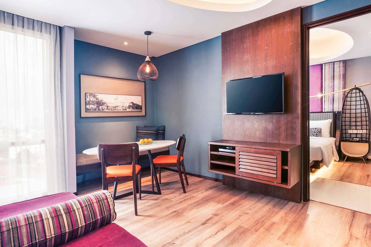 Suite Deluxe, 1 cama king-size | Roupa de alta qualidade, minibar grátis, cofre no quarto, secretária