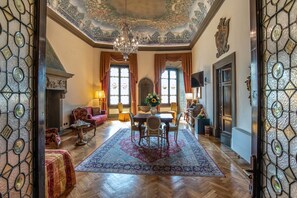 Suite-Estúdio | Minibar, cofre no quarto, secretária, cortinas/cortinados opacos 