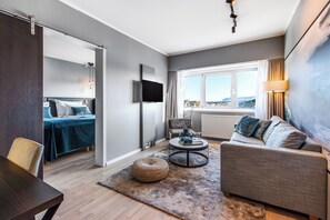 Quarto Deluxe, não fumadores | Secretária, berços/camas para crianças, camas desdobráveis 