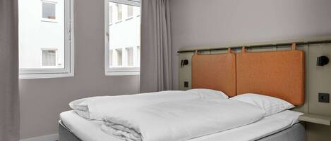 Quarto casal standard, 1 cama Queen, para não fumantes | Cortinas blackout, Wi-Fi de cortesia, roupa de cama