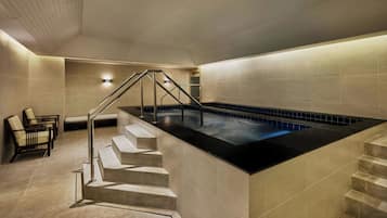 Sala(s) para tratamentos a casais, sauna, banheira de hidromassagem