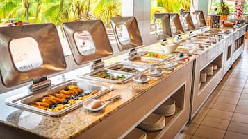 Pequenos-almoços, almoços, jantares servidos, cozinha internacional