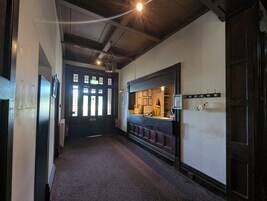 Café da manhã continental todos os dias (GBP 7.99 por pessoa) 