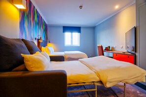 Quarto Familiar, 1 cama de casal e sofá-cama | Secretária, secretária adequada para computadores portáteis 