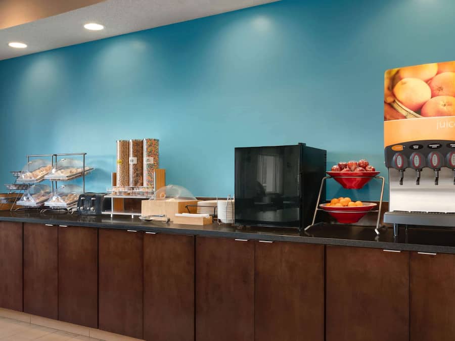 Café da manhã self-service grátis todos os dias