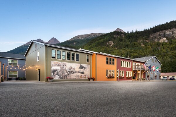Holland America Skagway Inn - Skagway, AK