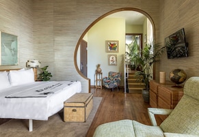 Suíte estúdio luxo, 1 cama King | Roupas de cama de algodão egípcio, roupas de cama premium, frigobar