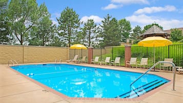 Piscina exterior sazonal