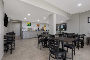 Café da manhã continental grátis todos os dias