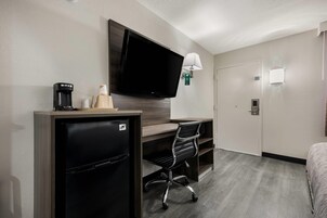 Quarto, 1 cama King, acessível, para não fumantes | Cortinas blackout, quartos à prova de som, Wi-Fi de cortesia