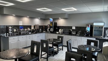Café da manhã com buffet grátis todos os dias