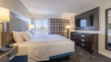 Suite, 1 cama king-size e sofá-cama | Ferro/tábua de engomar, Wi-fi grátis, roupa de cama fornecida