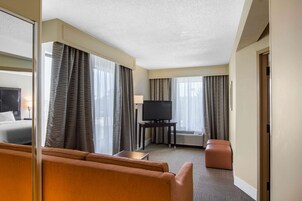 Suite, 1 cama king-size, não fumadores | Ferro/tábua de engomar, Wi-fi grátis, roupa de cama fornecida 