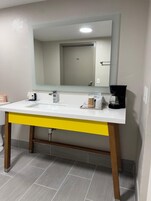 Chuveiro/banheira combinados, produtos de toalete grátis