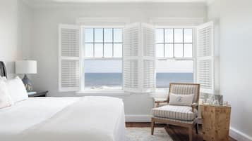 Quarto, 1 cama king-size (Oceanfront) | Ferro/tábua de engomar, Wi-fi grátis, roupa de cama fornecida