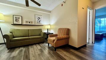 Secretária, Wi-fi grátis, roupa de cama fornecida