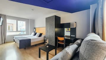 Quarto, para não fumantes | Cofres nos quartos, escrivaninha, espaço de trabalho para notebook