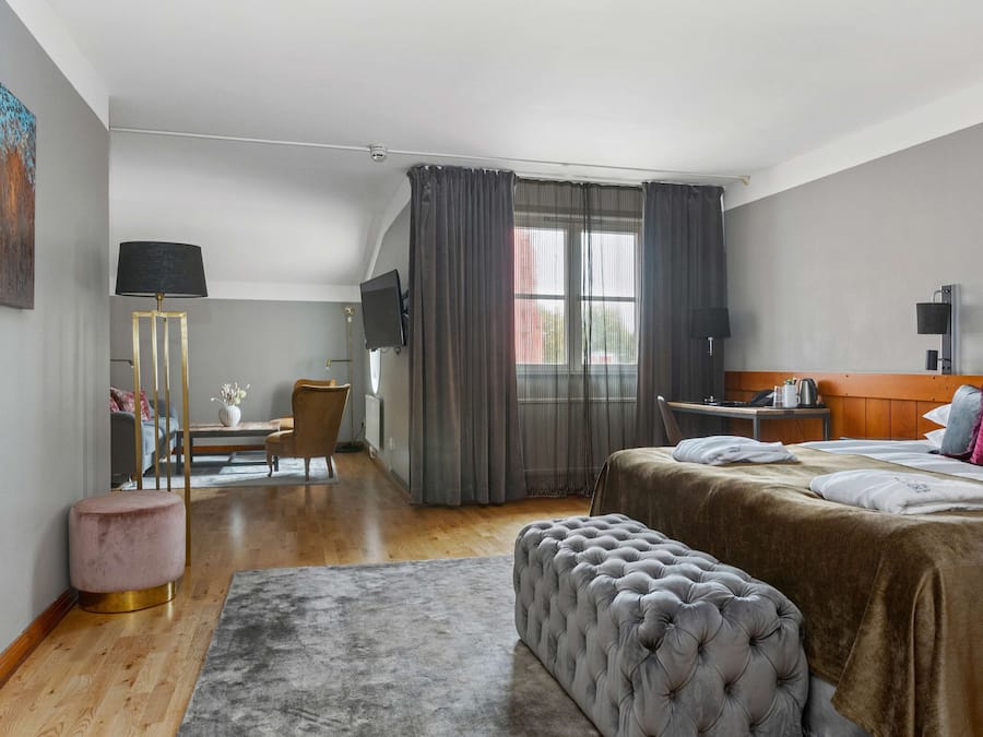 Suite Júnior, 1 cama king-size, não fumadores (with Sofabed) | Secretária, cortinas/cortinados opacos, ferro/tábua de engomar